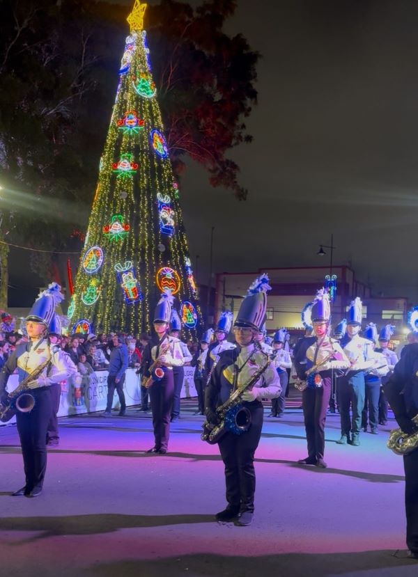 La Marching Band de Goicoechea se roba los aplausos en el desfile navideño de Cartago - Noticias ...